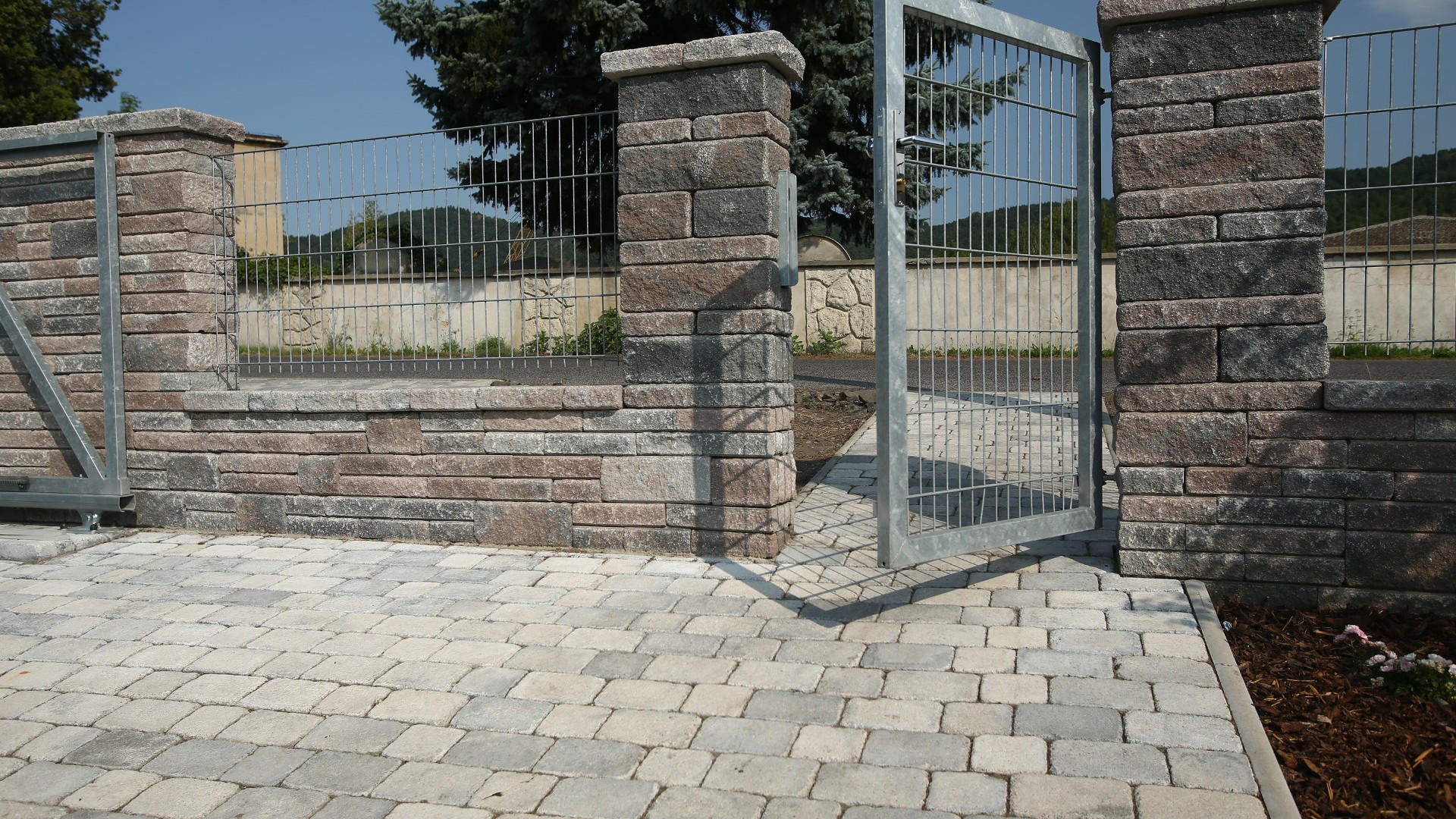 PLOTY A OPĚRNÉ ZDI - CS-BETON | Stavby jako z kamene