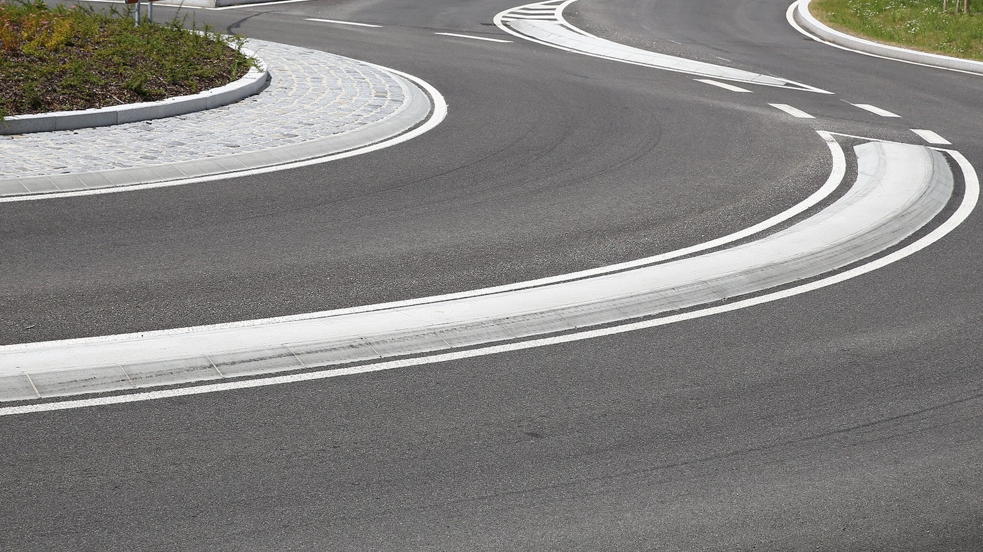 CSB - CURB STONE SPLAYED FOR ROUNDABOUTS - CS-BETON – the construction ...