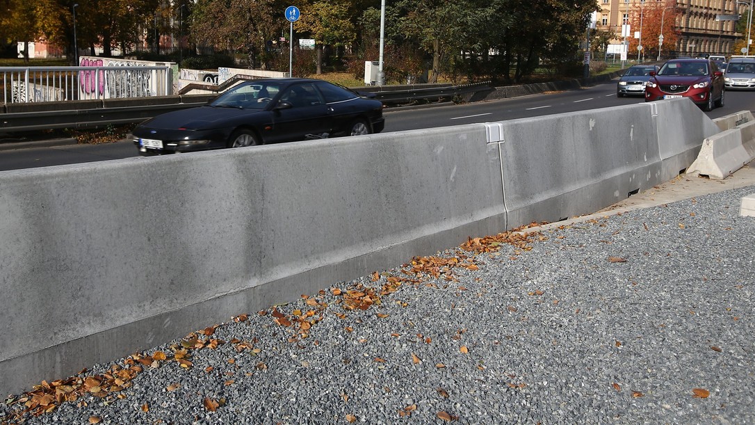 CSB - ROAD BARRIER ONE-SIDED 100 - CS-BETON – the construction just ...