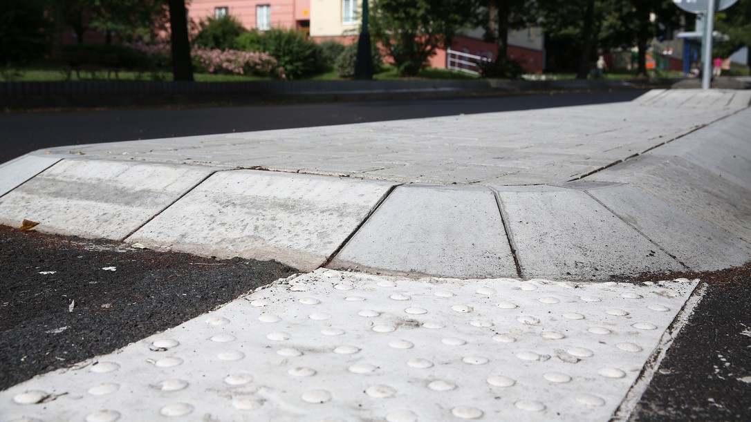 CSB - CURB STONE SPLAYED FOR ROUNDABOUTS - CS-BETON – the construction ...