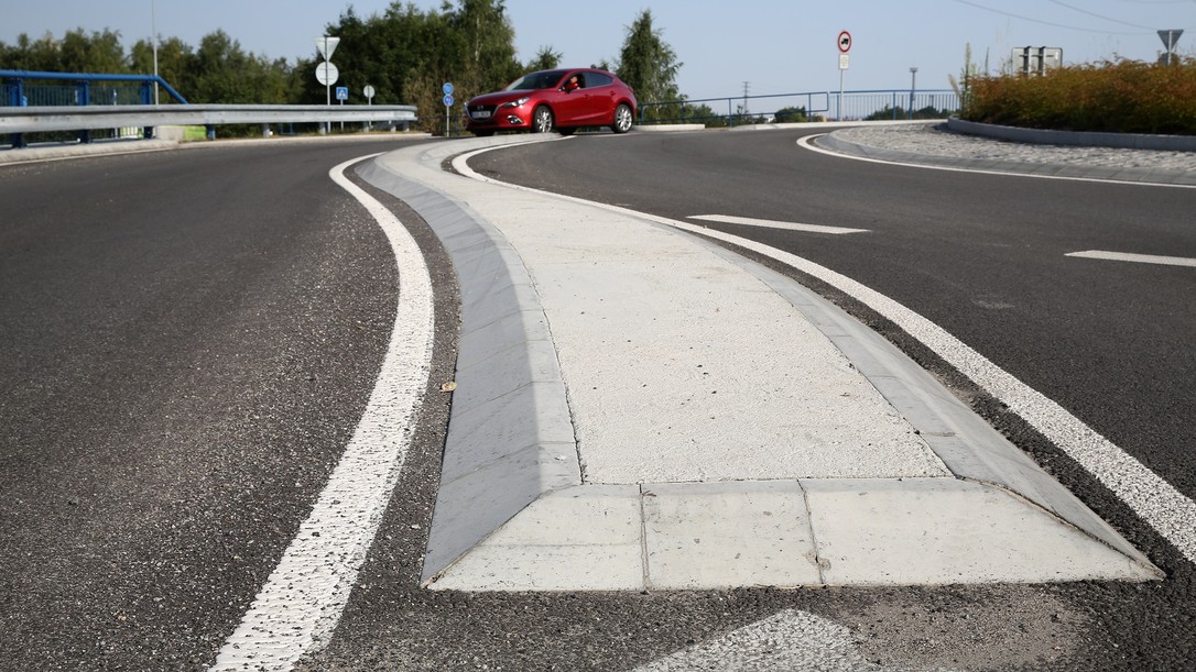 CSB - CURB STONE SPLAYED FOR ROUNDABOUTS - CS-BETON – the construction ...