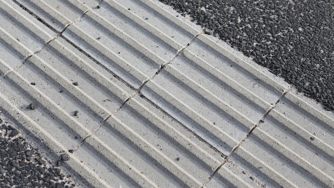 CSB - QUADRO S VODÍCÍ DRÁŽKOU - CS-BETON | Stavby jako z kamene