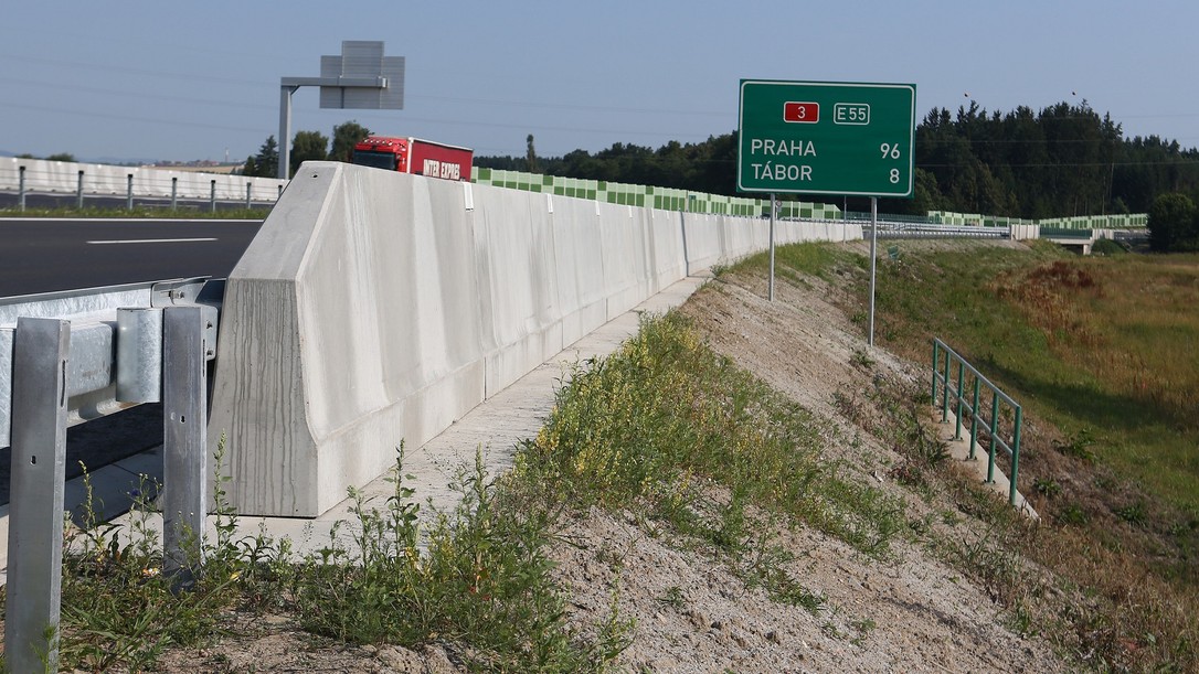 CSB - ROAD BARRIER ONE-SIDED 100 - CS-BETON – the construction just ...