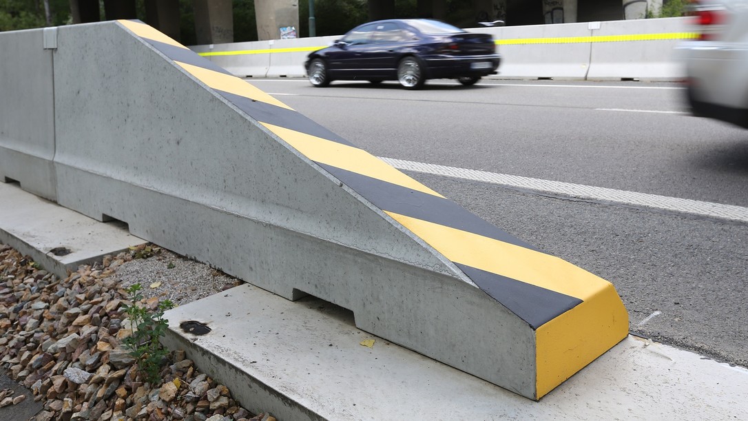 CSB - ROAD BARRIER ONE-SIDED 80 - CS-BETON – the construction just like ...