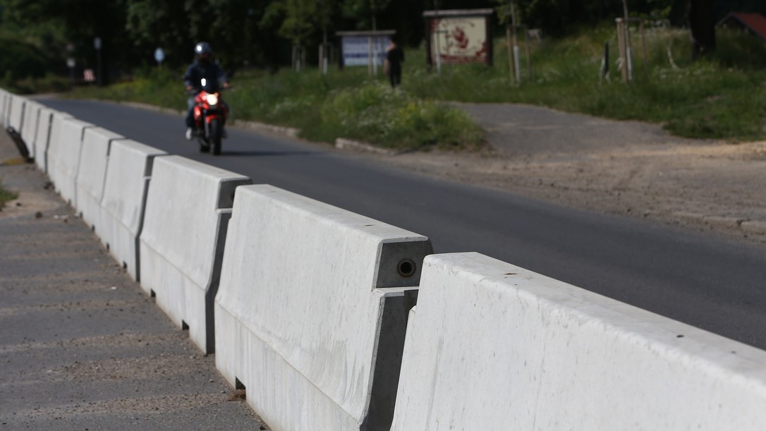 CSB - ROAD BARRIER ONE-SIDED 80 - CS-BETON – the construction just like ...