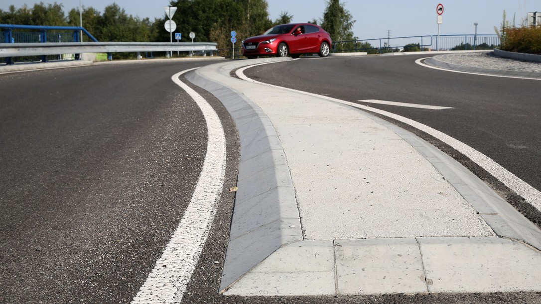 CSB - CURB STONE SPLAYED FOR ROUNDABOUTS - CS-BETON – the construction ...