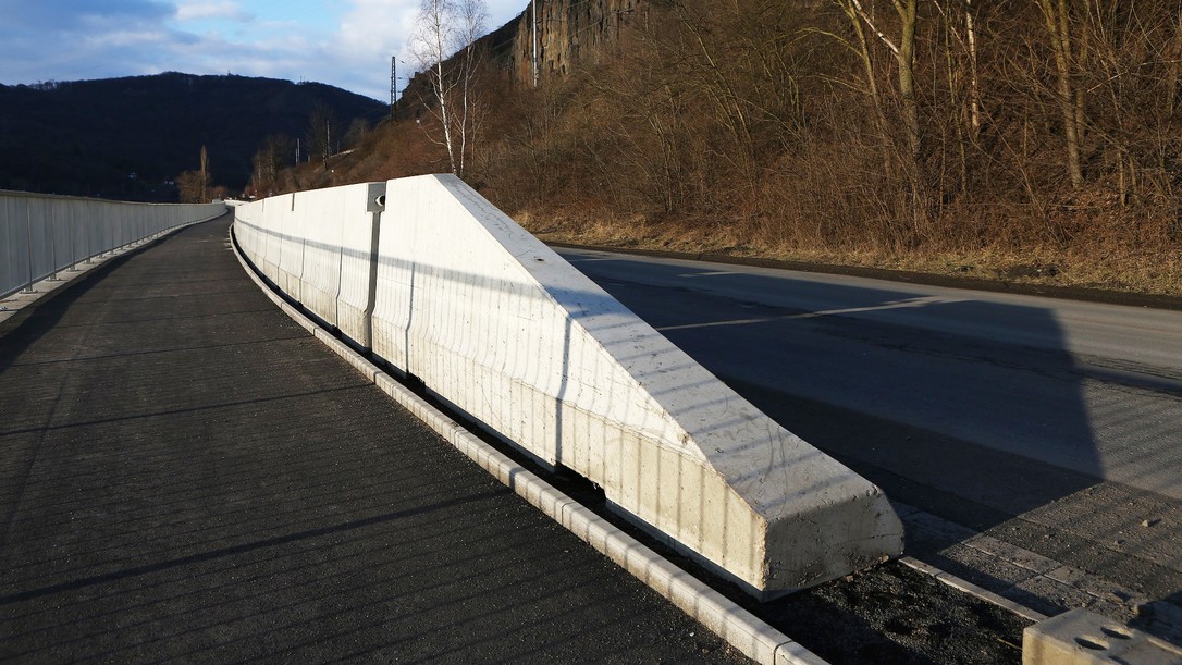 CSB - ROAD BARRIER ONE-SIDED 120 - CS-BETON – the construction just ...